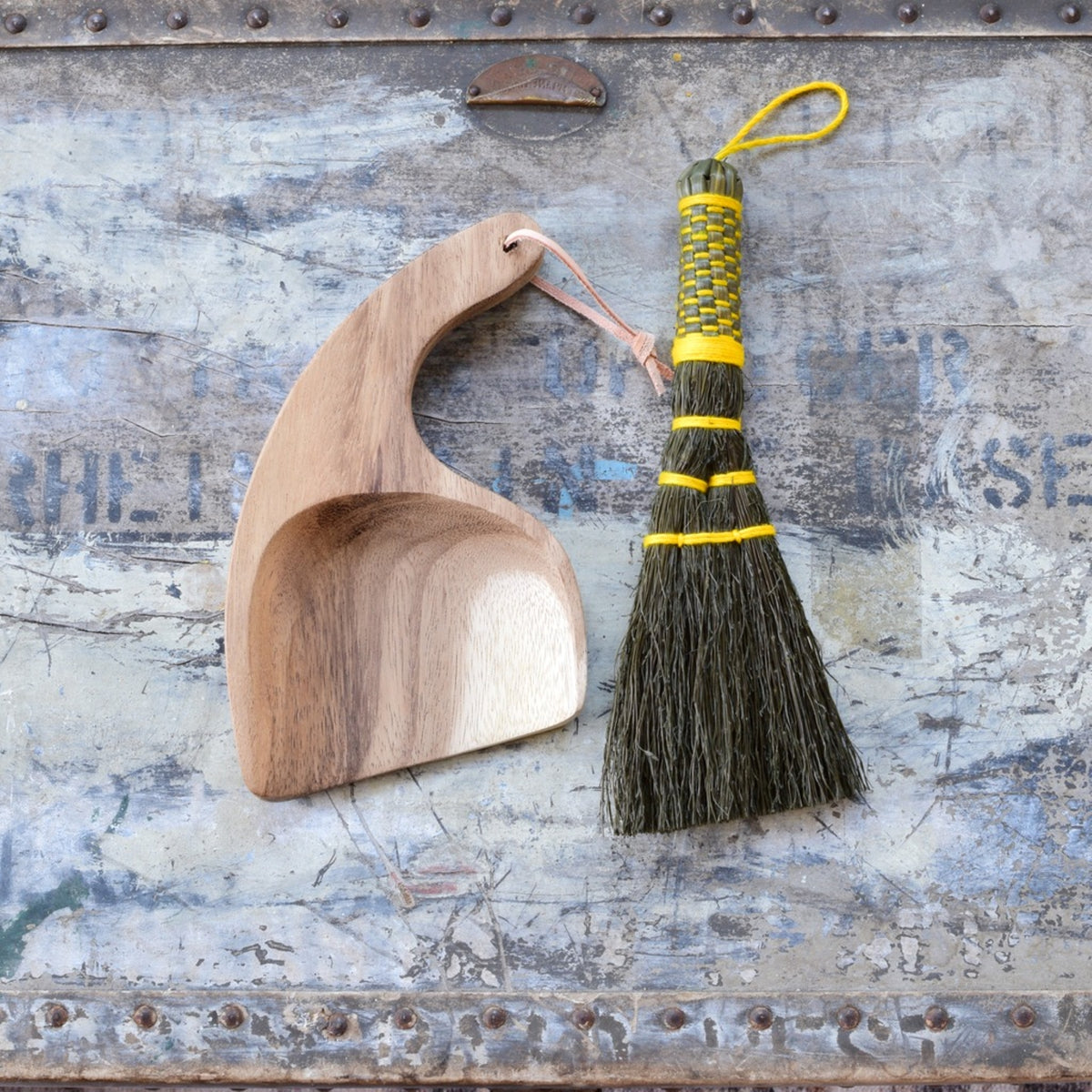 Sorghum Hand Broom & Dustpan | Earth & Nest – Isadora Popper